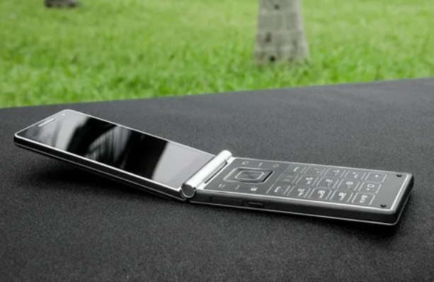 ТОП-10 лучших кнопочных телефонов-раскладушек в 2025 году, рейтинг по ...